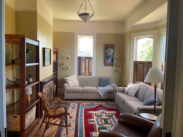 Spacious Modernized 5-bedroom Farmhouse On Vineyard - Pittsburg, CA