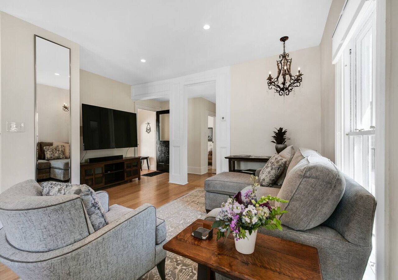 The Gas Lantern | Walk To Downtown - Saratoga Springs, NY