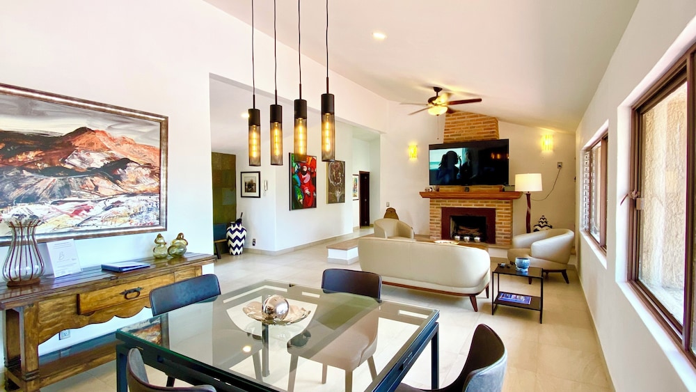 Modern 3-bedroom Retreat In Ajijic - Walk To Everything- 1 Night Rates Available - Ajijic