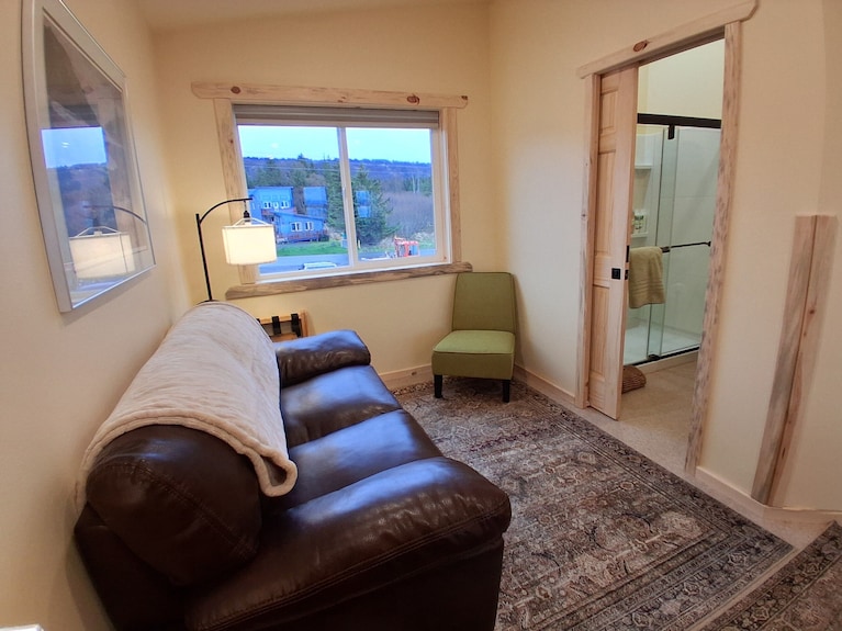 Bay View Suite, Upper Level, Beach Walk Inn \Nfeaturing Homer's Memorable View! - Homer, AK