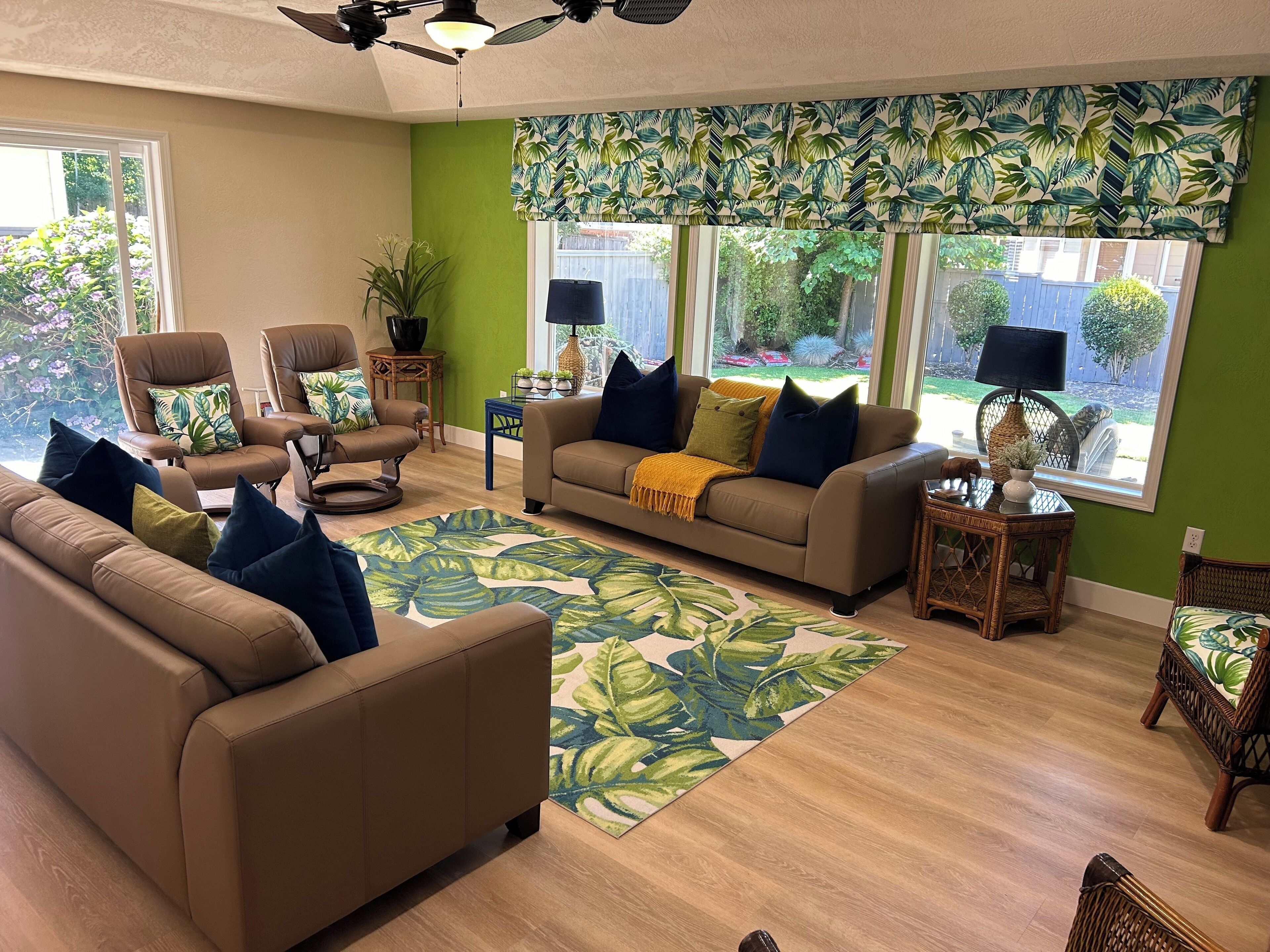 Beautifully Renovated Sleeps Up To 8 In East Medford - 鳳凰城