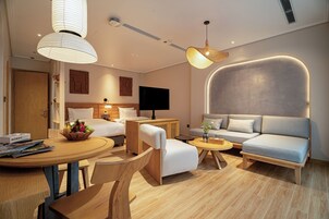 Estúdio Deluxe, várias camas | Secretária, secretária adequada para computadores portáteis 