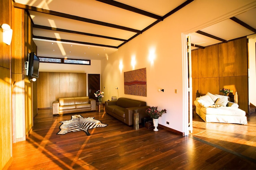 Secluded Luxury Lodge Surrounded By Truffle Trees, Forest, River And Dams - Western Australia