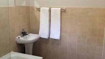 Apartamento, 1 quarto, sacada, vista para o jardim | Banheiro | Papel higiênico