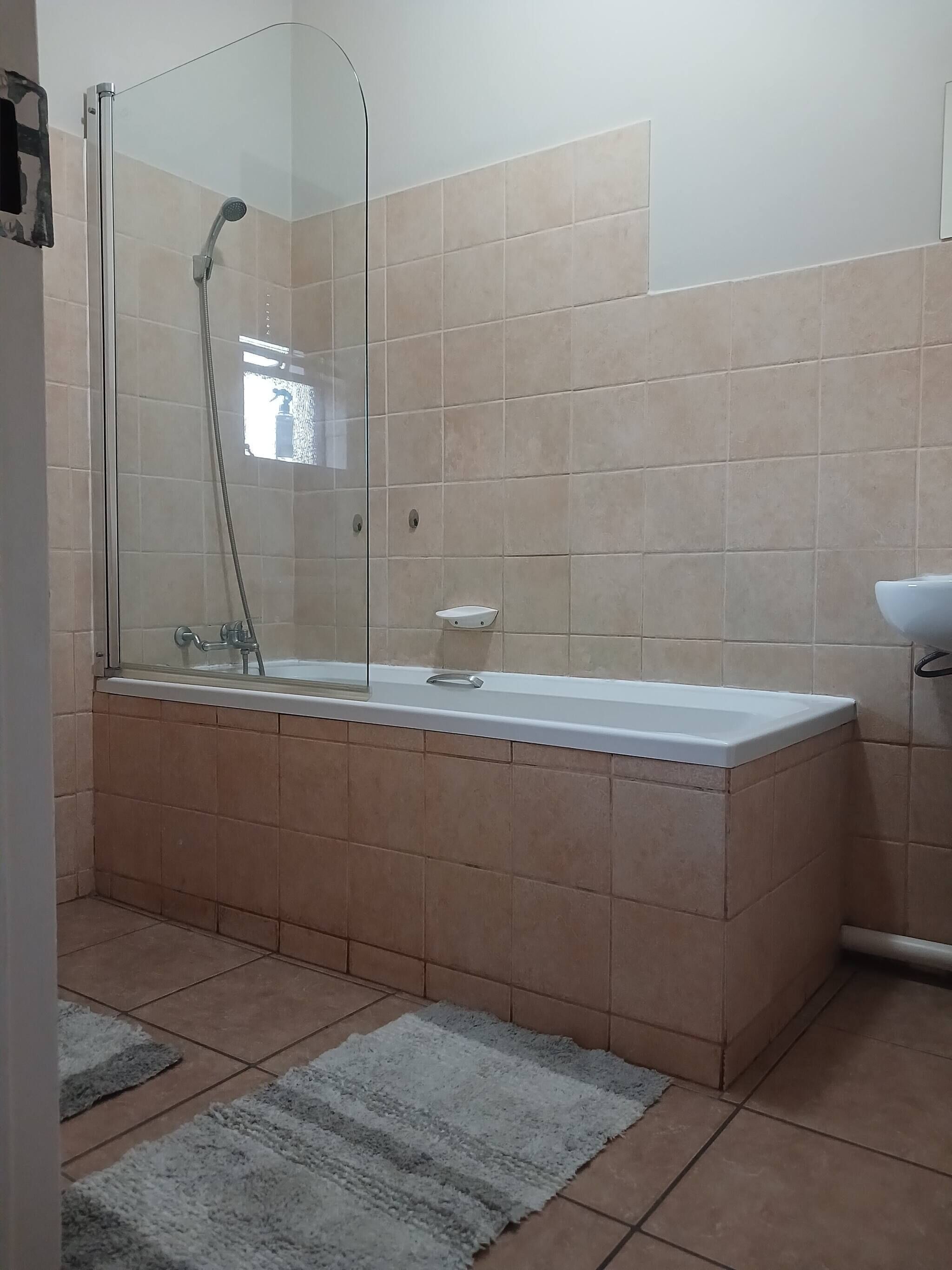 Apartamento, 1 quarto, sacada, vista para o jardim | Banheiro | Papel higiênico 