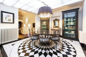 Apartamento Deluxe | Sala de jantar