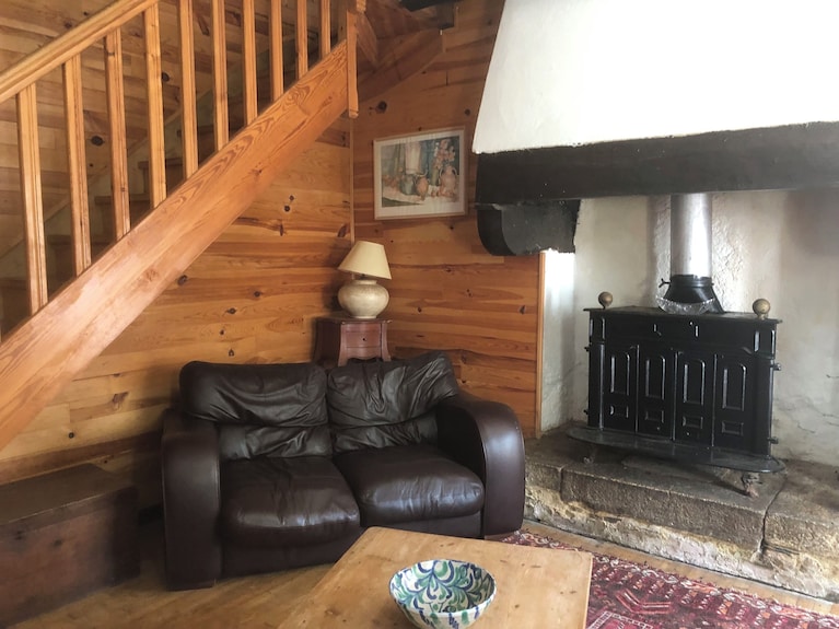 Beautiful Breton Farm With Pool\n3 Houses, 13 Bedrooms, 7 Bathrooms, Sleeps 30 - Bretagne