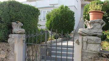 Apartamento (Two Bedroom Apartment with Sea View a) | Exterior