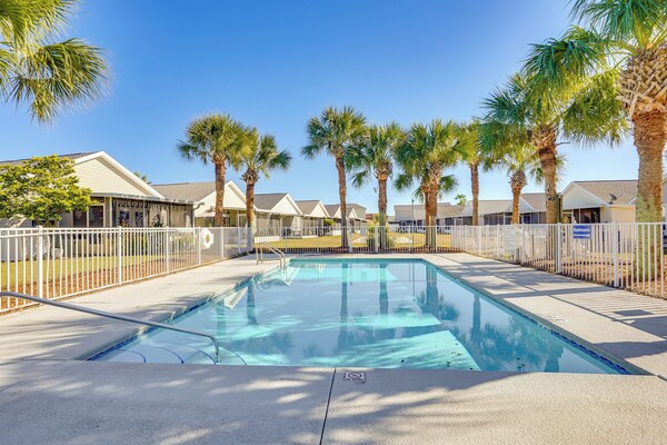 1 Mi To Gulf: Home W/ Patio & Pool Access In Pcb! - Panama City Beach, FL