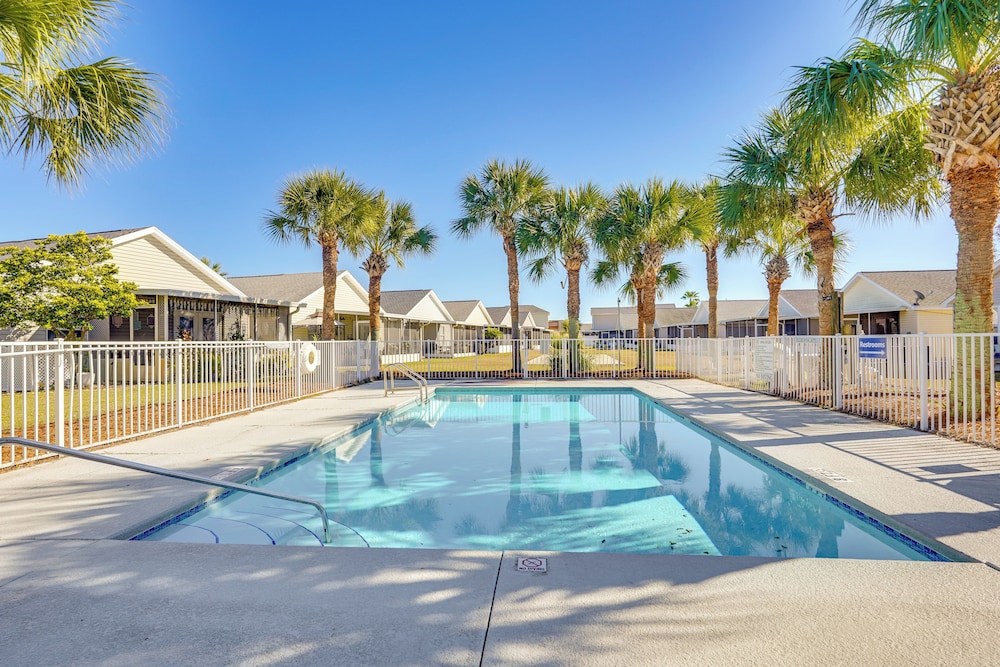 1 Mi To Gulf: Home W/ Patio & Pool Access In Pcb! - Panama City Beach, FL