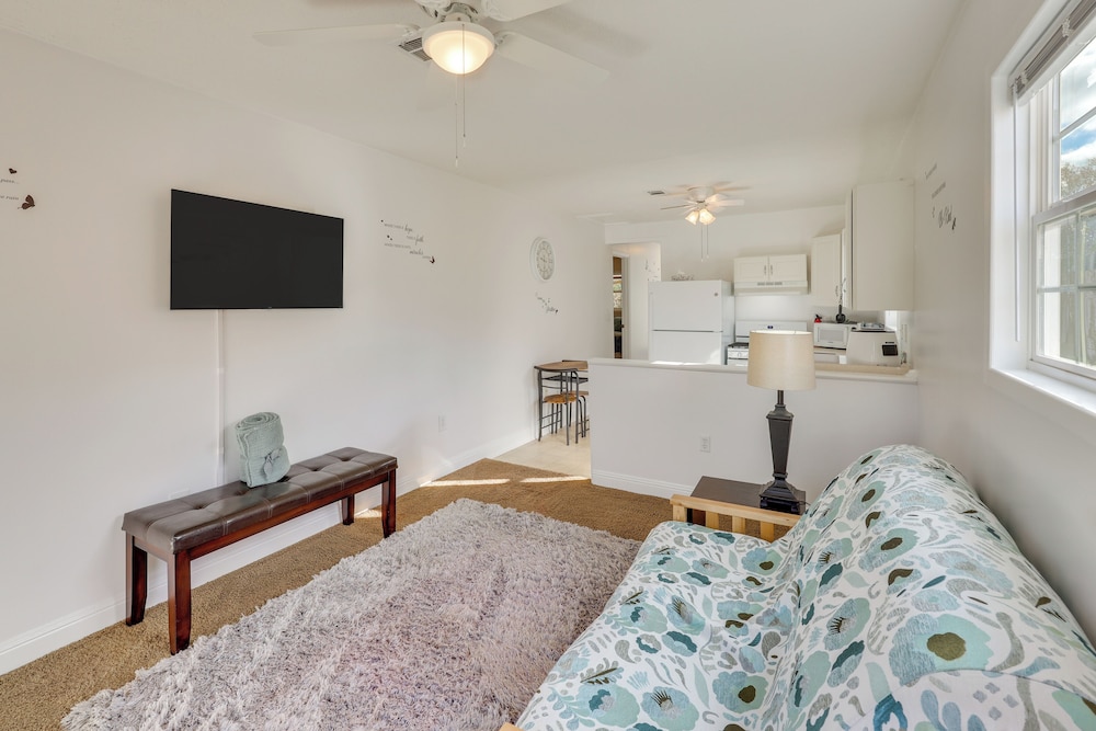 14 Mi To Montgomery: Quaint Couple's Apartment - Millbrook, AL