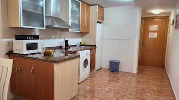 Apartamento, pátio, vista para o jardim | Cozinha privada