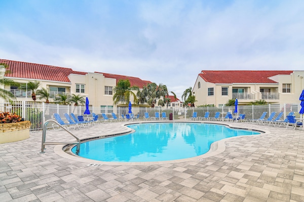 Resort Perks: Condo W/ Private Balcony In St Pete! - St. Pete Beach, FL