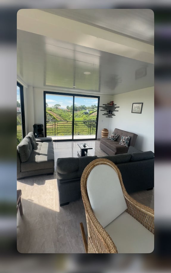 Casa Campestre Con Piscina En El Eje Cafetero - Quindio