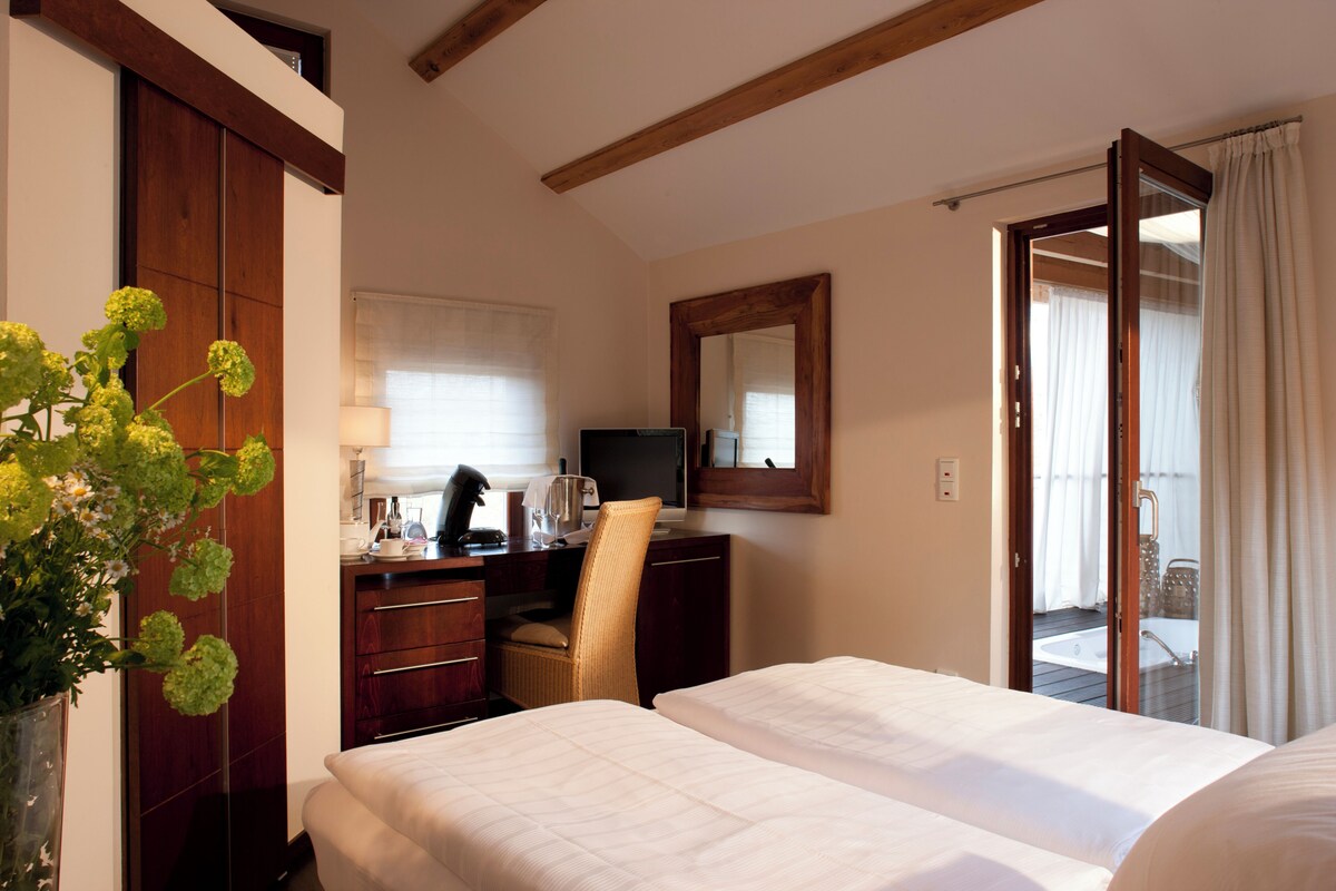 Spa Lodge | Cofres nos quartos, Wi-Fi de cortesia, roupa de cama