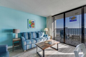 Apartamento em Condomínio Fechado, 1 quarto | Sala de estar