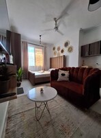 Estúdio Deluxe, Vista para a cidade | Sala de estar | Smart TV 