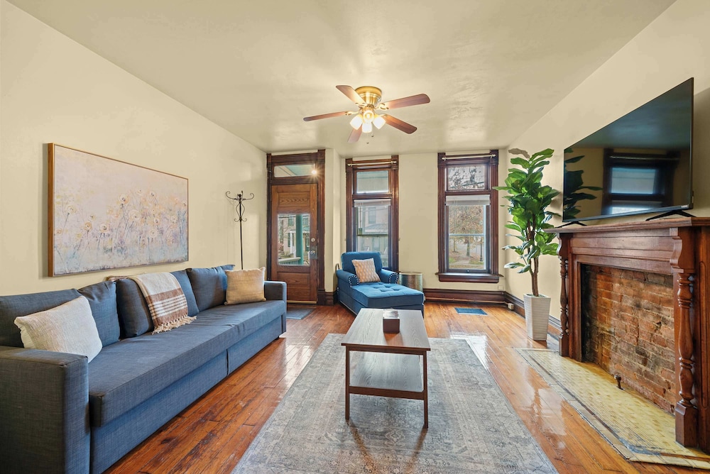 Vino & Vibes Villa Sleeps 6! - Columbus, OH