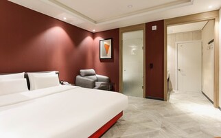 Quarto Duplo Premium, casa de banho privativa, Vista para a cidade | Secretária, secretária adequada para computadores portáteis