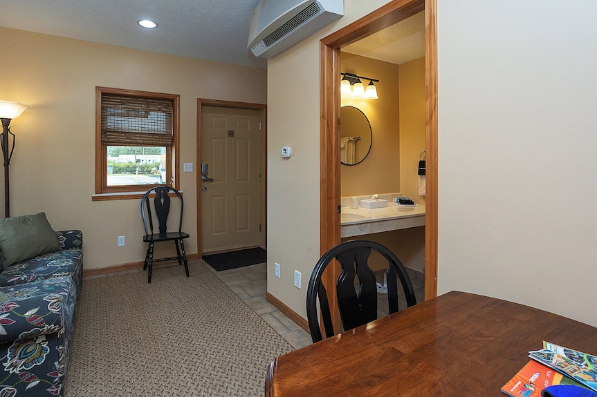 A Suite Place .5 Mi From Beach - Michigan