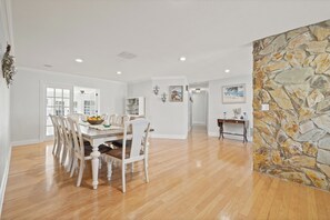 Tarpon Springs Treasure 4BD 2BA Huge Backyard - Latest Reviews, Deals ...