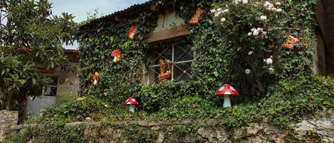 Quarto básico, vista para o resort | 1 quarto, espaço de trabalho para notebook, Wi-Fi de cortesia