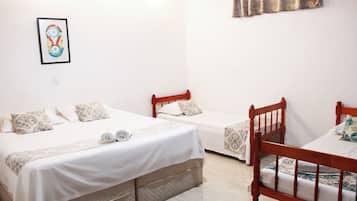 Quarto quádruplo família | Frigobar, Wi-Fi de cortesia, roupa de cama