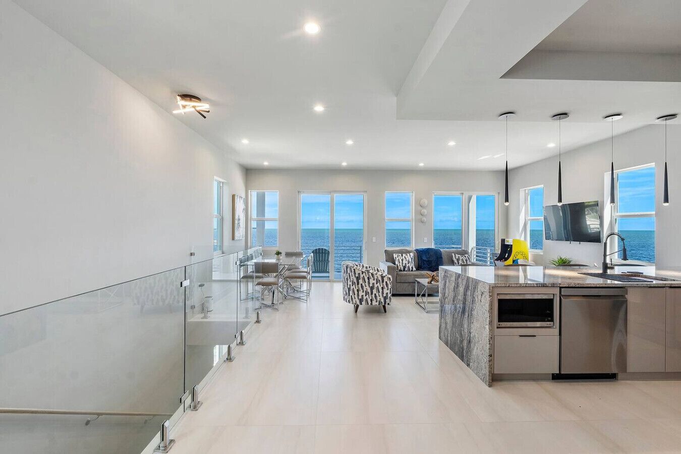 Key Largo Oasis Oceanfront With Pool & Hot Tub - Key Largo, FL