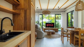 Villa | Cozinha privada | Uma torradeira, liquidificador