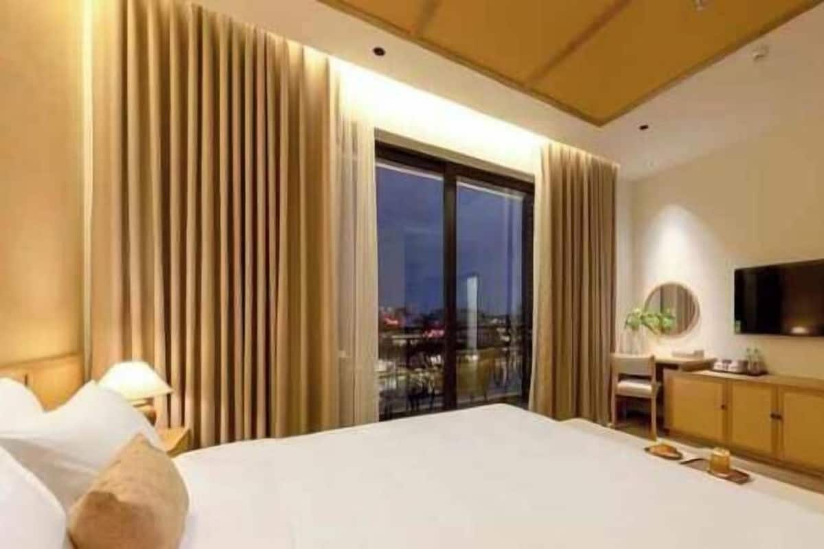 Frigobar, cofres nos quartos, espaço de trabalho para notebook