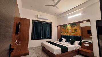 Cofre no quarto, secretária