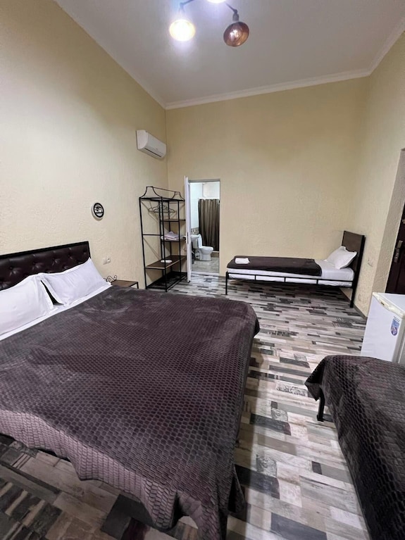 Elegant 7-bedroom Home With Modern Amenities And Stunning Views In Kutaisi - Kutaisi