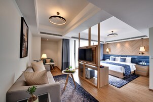 Quarto presidencial | Cofres nos quartos, espaço de trabalho para notebook, cortinas blackout