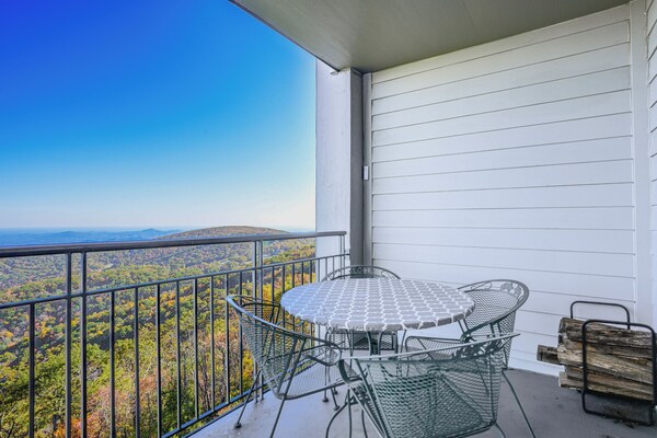 1 Mi To Wintergreen Resort: Mtn-view Condo! - Wintergreen Resort, VA