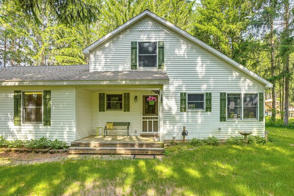 < 1 Mi To Snowmobile Trails: Cozy Cadillac Retreat - Caberfae Peaks, MI