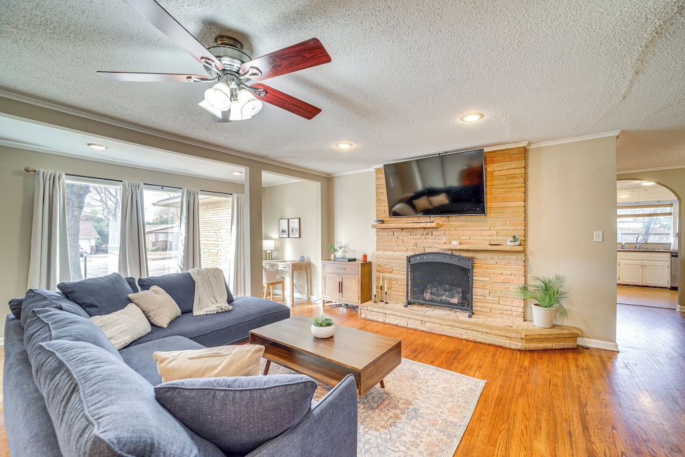 Tulsa Home 5 Mi To Downtown: Groups Welcome! - Tulsa, OK