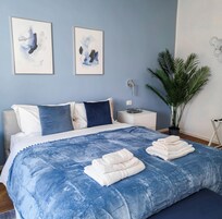 Apartamento Superior, casa de banho privativa | 1 quarto, cofre no quarto, secretária 