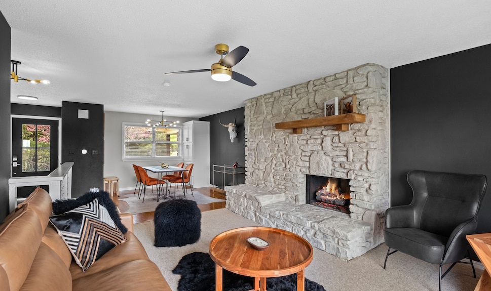 The Beaver Lake Escape - 5 Mins To Dt Rogers King Beds - Fireplace - Lake Views - Lowell, AR