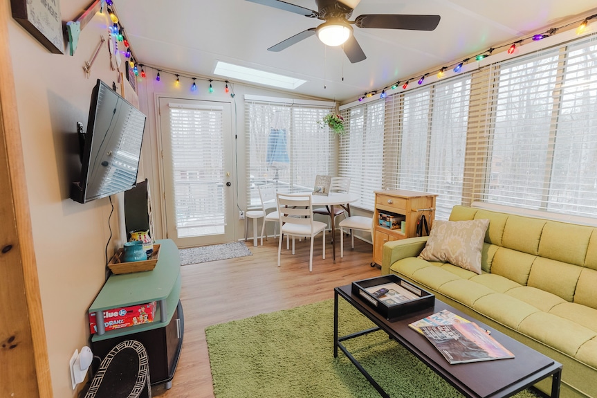 Tranquil 4-bedroom Cabin, Fireplace, Firepit, Games, Private Community \N - Arrowhead Lake, PA