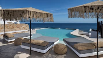 Piscina interior, 2 piscinas exteriores