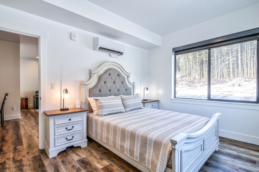 Cozy, Spacious Retreat With Fireplace 205 - 주노