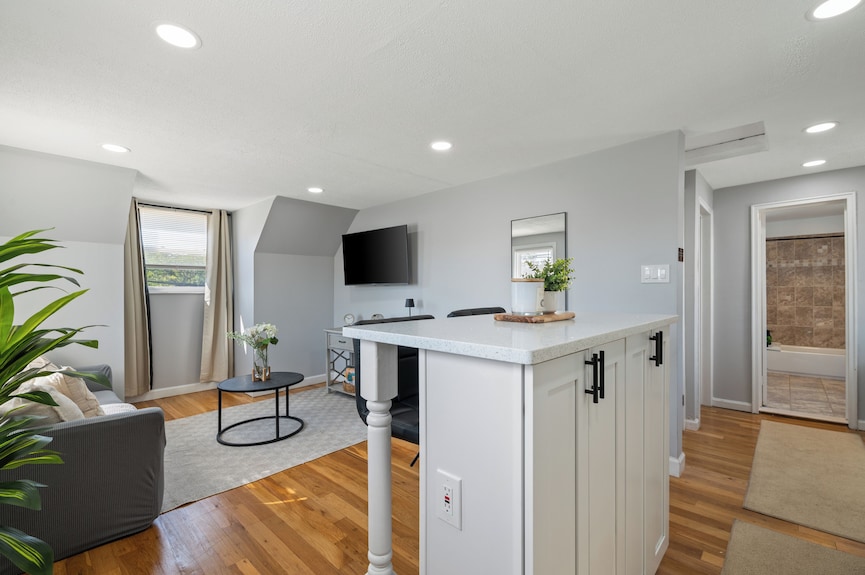 Lunavista's Cozy Corner, 1b&1bth - Long Beach