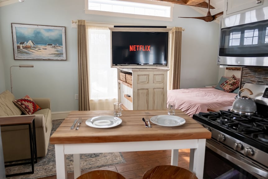 Close To The City With A Farmhouse Feel! - 伯靈頓