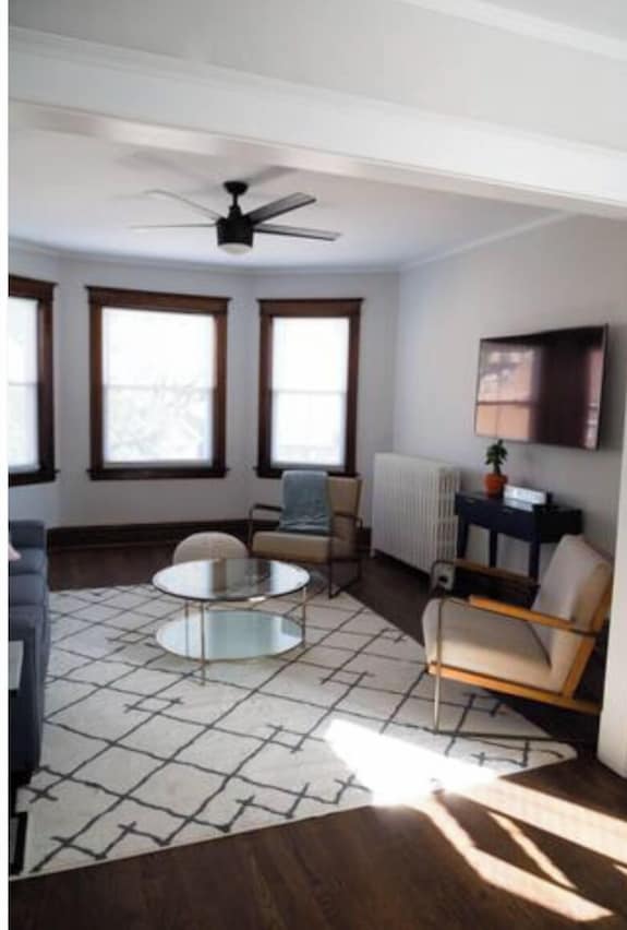 Large Renovated Delightful 2nd Floor Suite In Forest Park - Countryside, IL