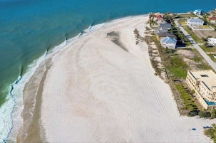 Casa (Multiple Bedrooms) | Interior