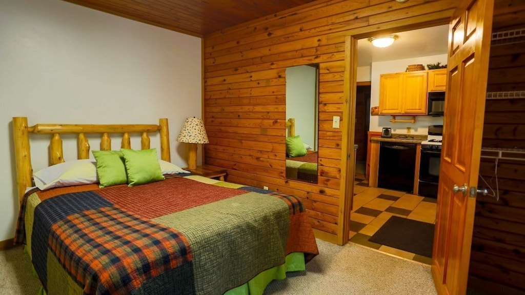 Cozy Northwoods Retreat - Steps From Private Beach - Minnesota