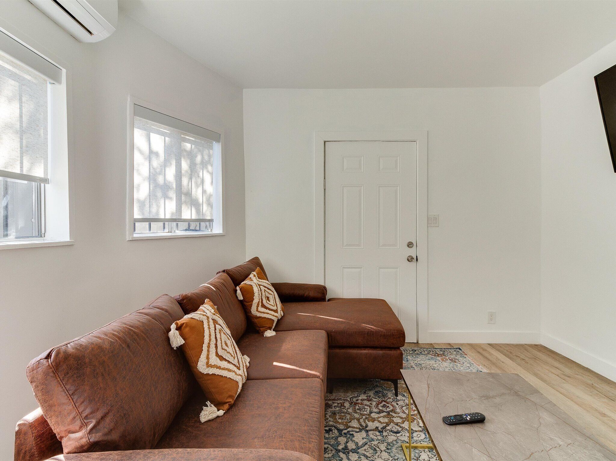 Modern 3 Bedroom Apartment In San Fernando - Santa Clarita, CA