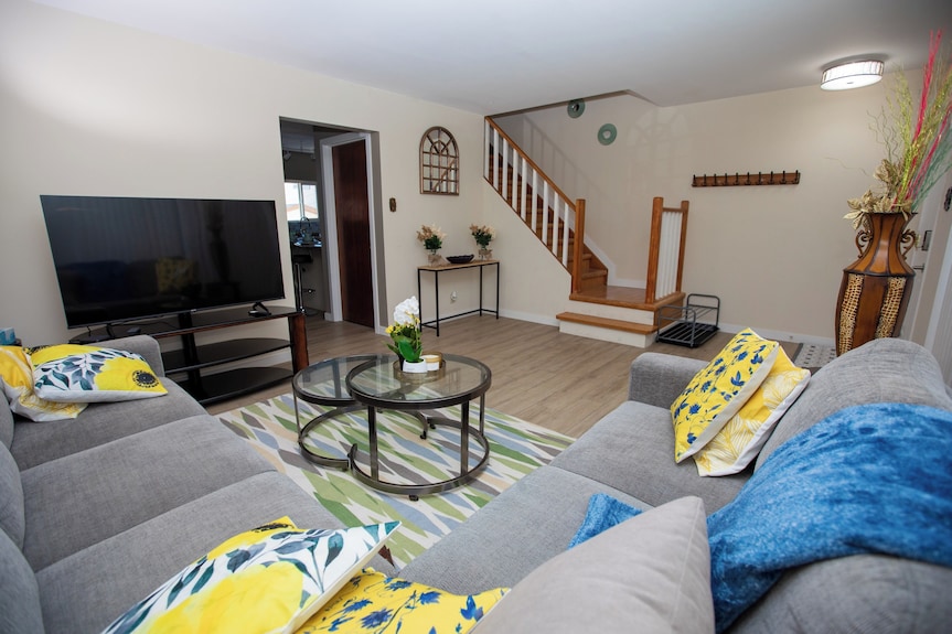 Home Away From Home! Family-sized Vacations, Group Getaways, Business Trips, - Manitoba