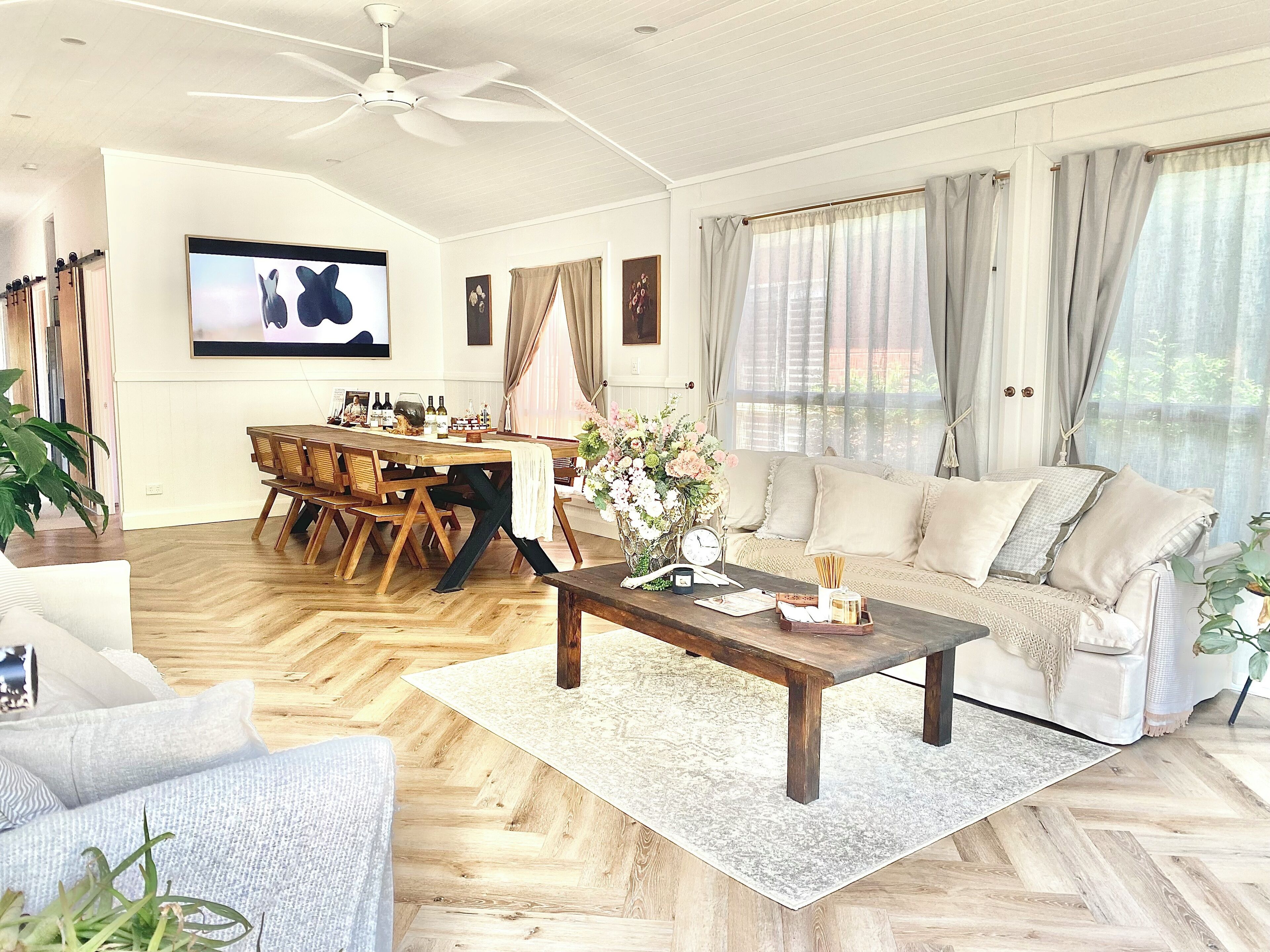 Glasshouse On The River Is Pet Friendly, Bring Your Boat Or Jet-ski - Wisemans Ferry