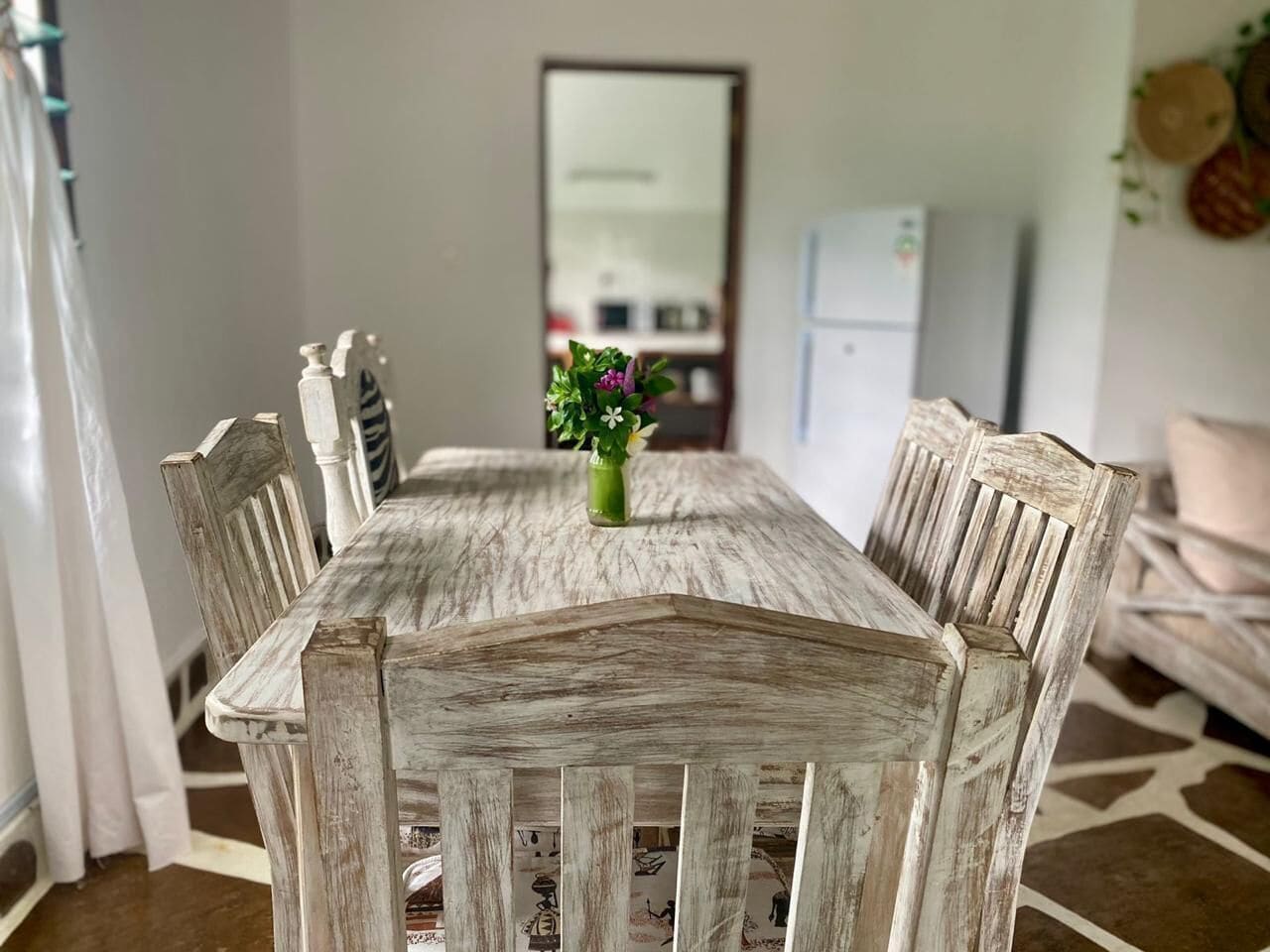 Quarto Duplo ou Twin Clássico, vista para o pátio | Sala de estar | Televisor 